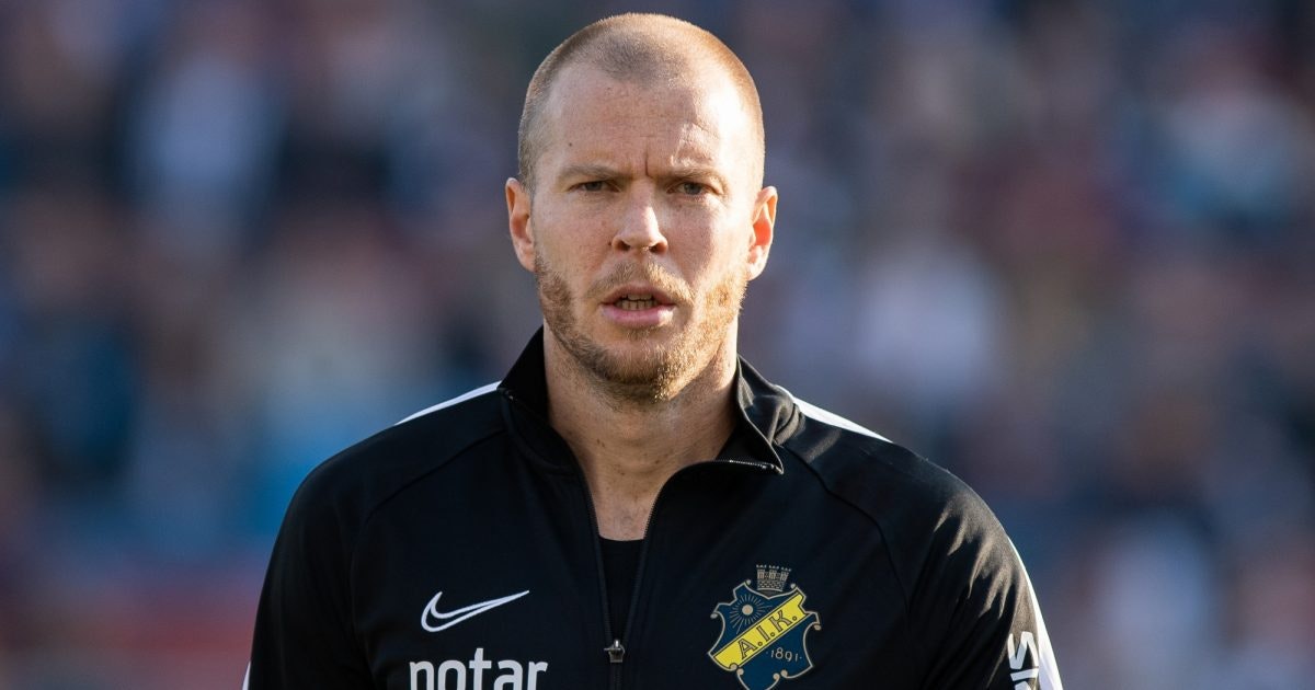 Per Karlsson med ett år kvar - "Håller alla dörrar öppna"