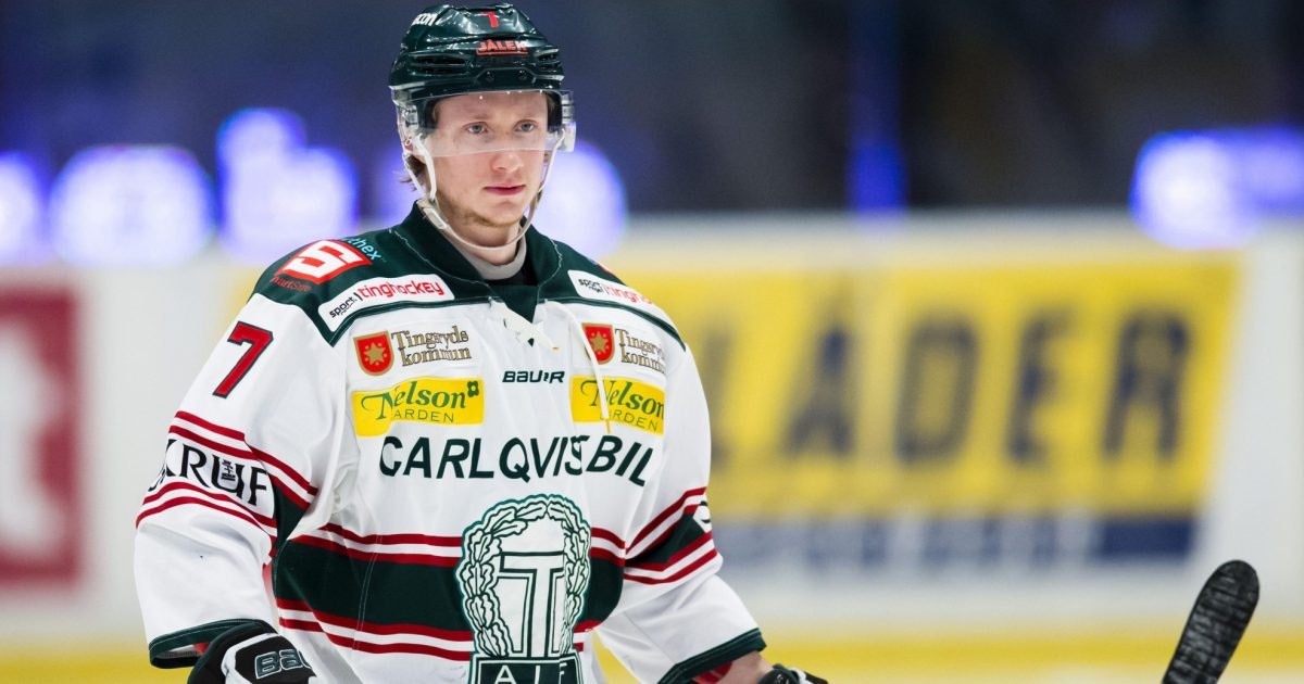 Kevin Ekman Larsson blir kvar i Tingsryds AIF - Hockeyettan